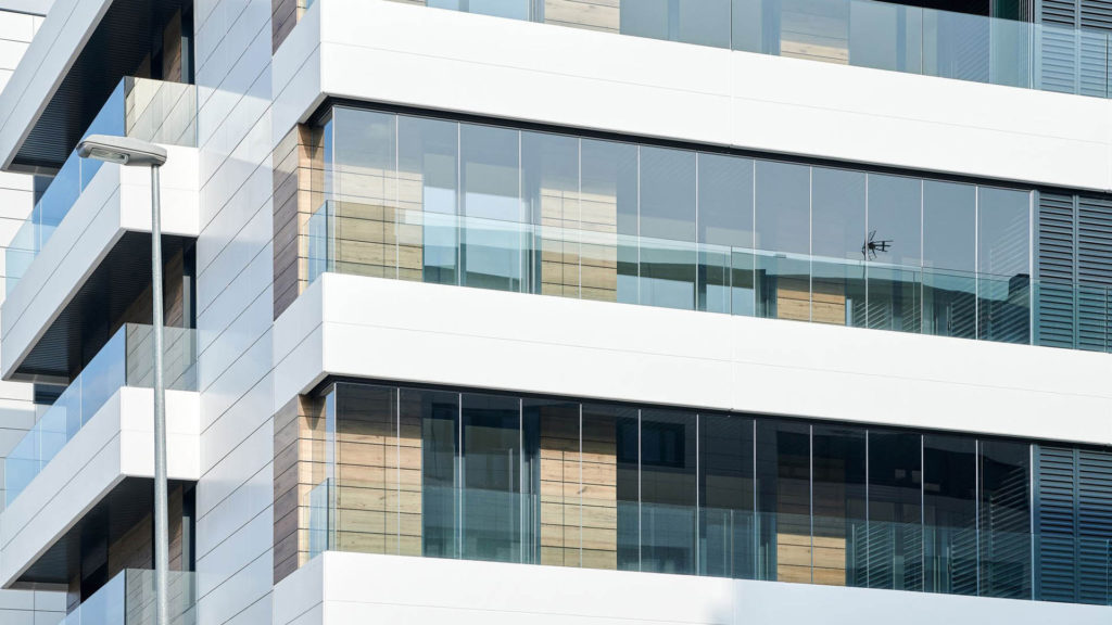 Quels sont les différents types de façades vitrées ? - Lumon