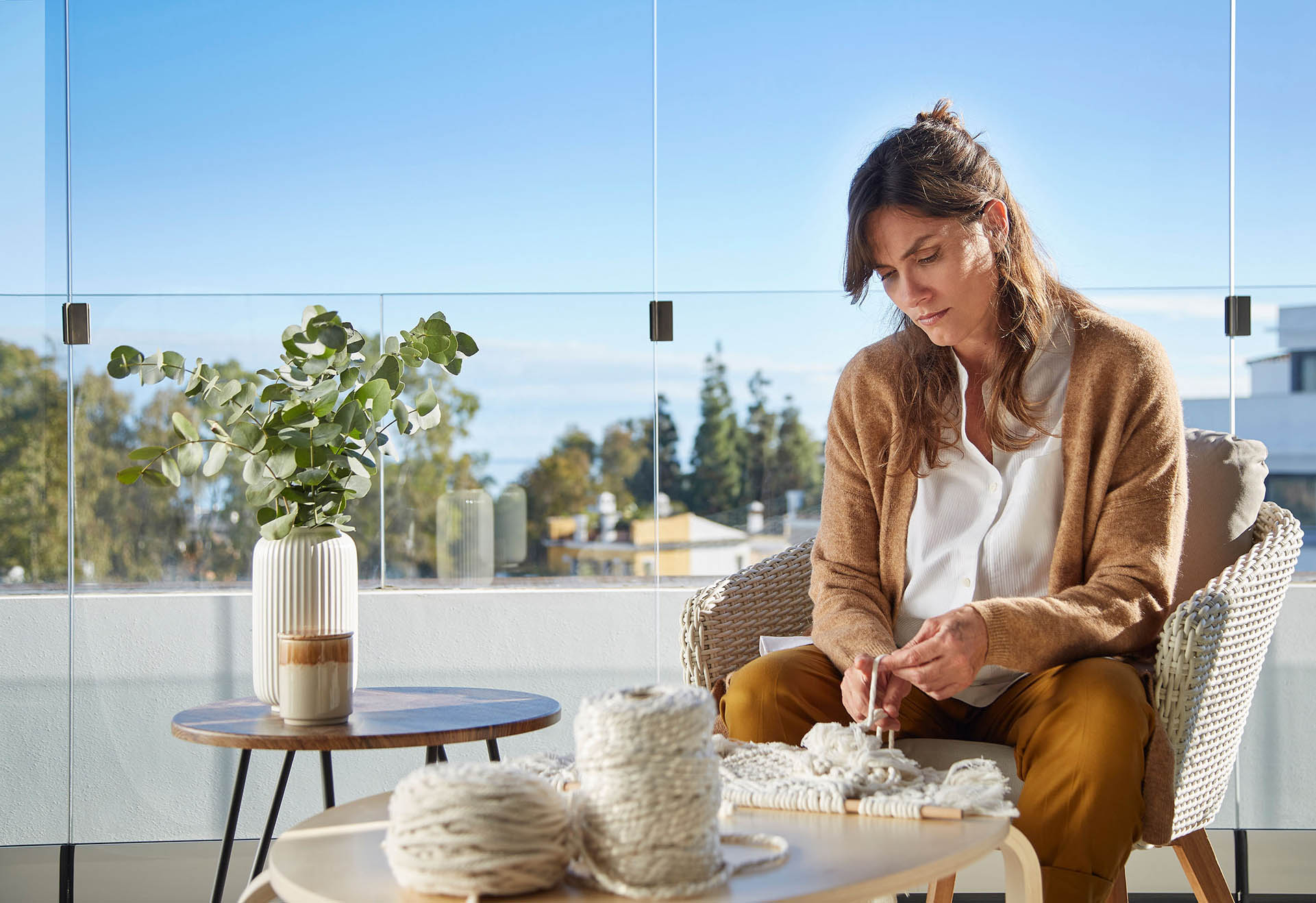 Balcony safety: Contributors to resilient balcony glazing design - Lumon
